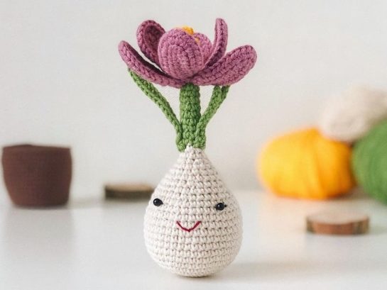 Flower crocus free crochet pattern | Amigurumi Space