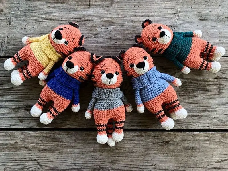 Amigurumi tiger in sweater free pattern | Amigurumi Space